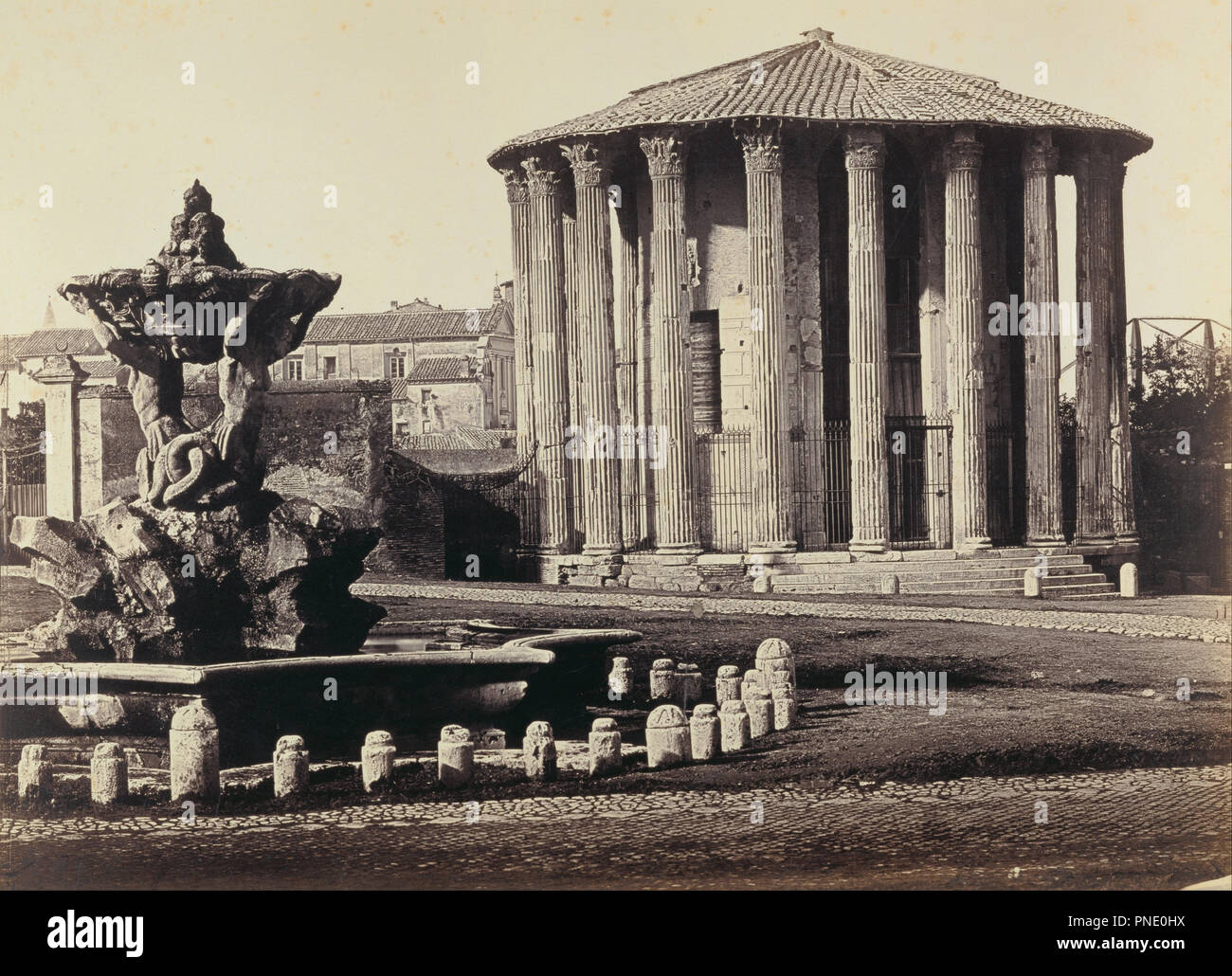 Round temple hi-res stock photography and images - Alamy