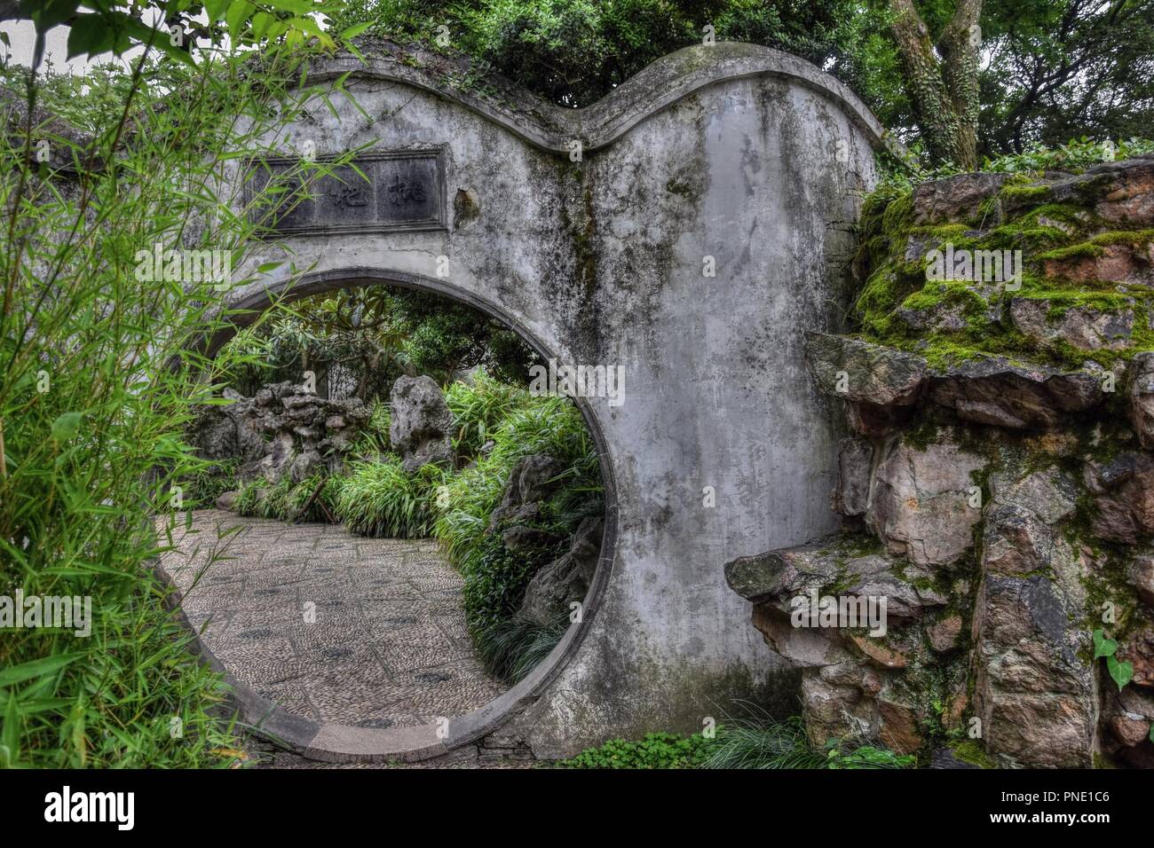 Asia traditional house moon gate hi-res stock photography and images ...