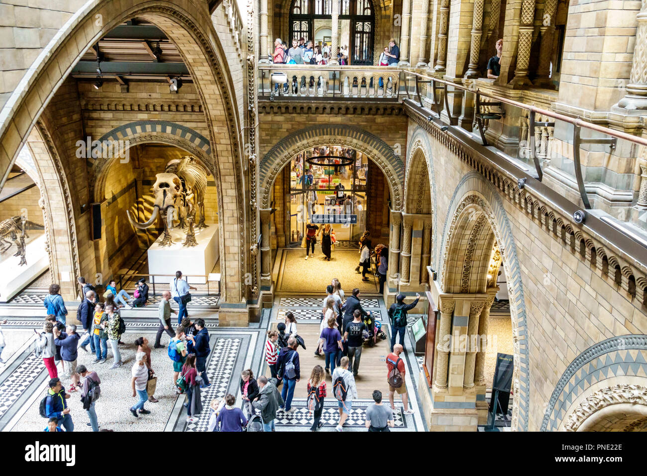 Overhead crowd hi-res stock photography and images - Alamy