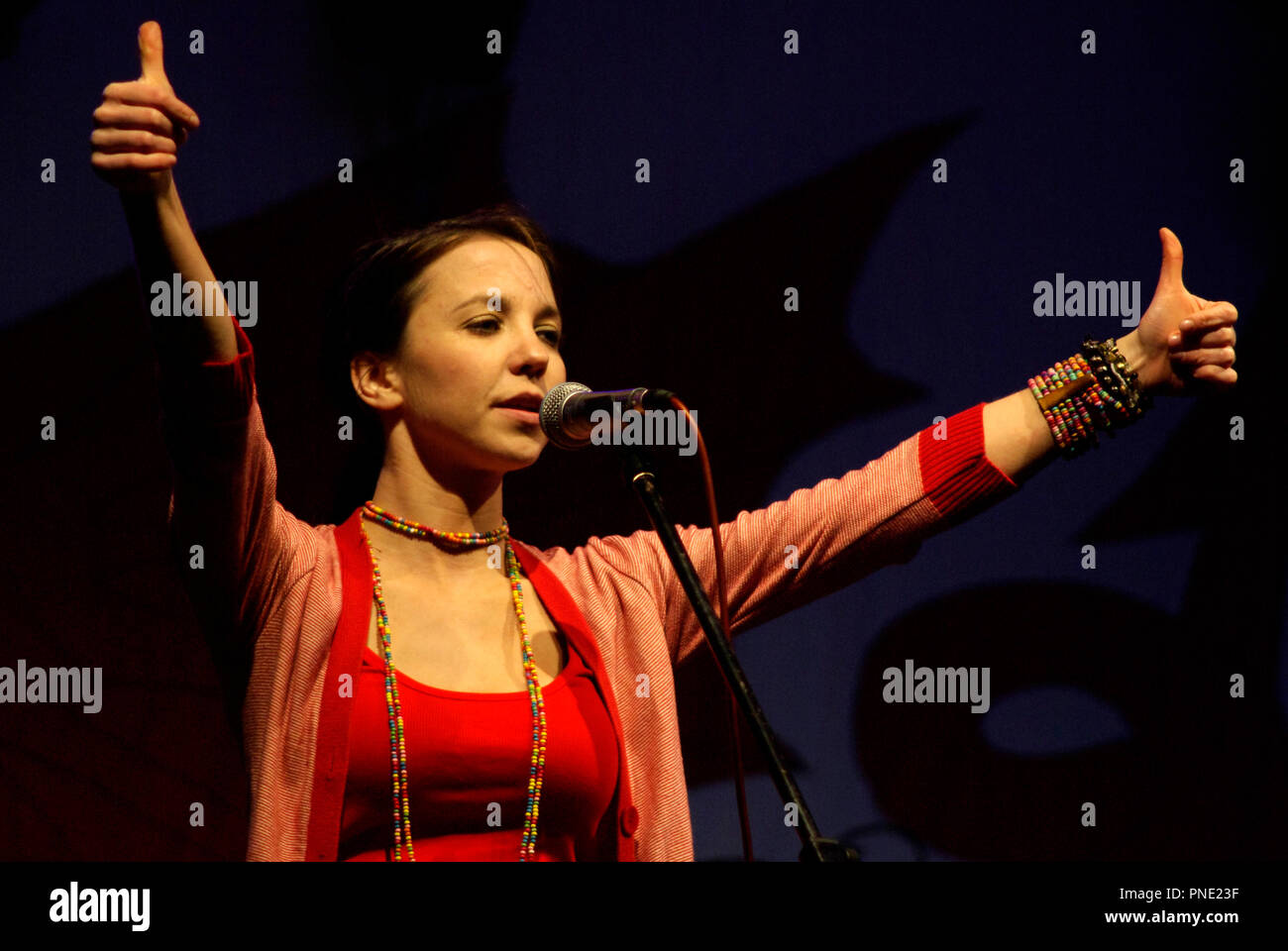 Female welsh singer hi-res stock photography and images - Alamy