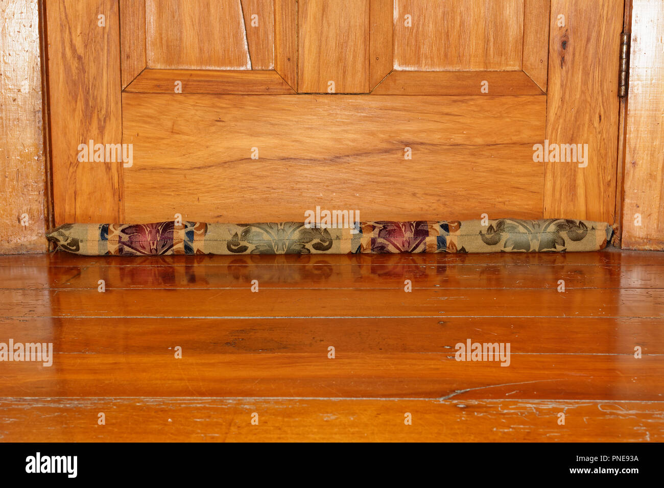 Chilly draughts hi-res stock photography and images - Alamy