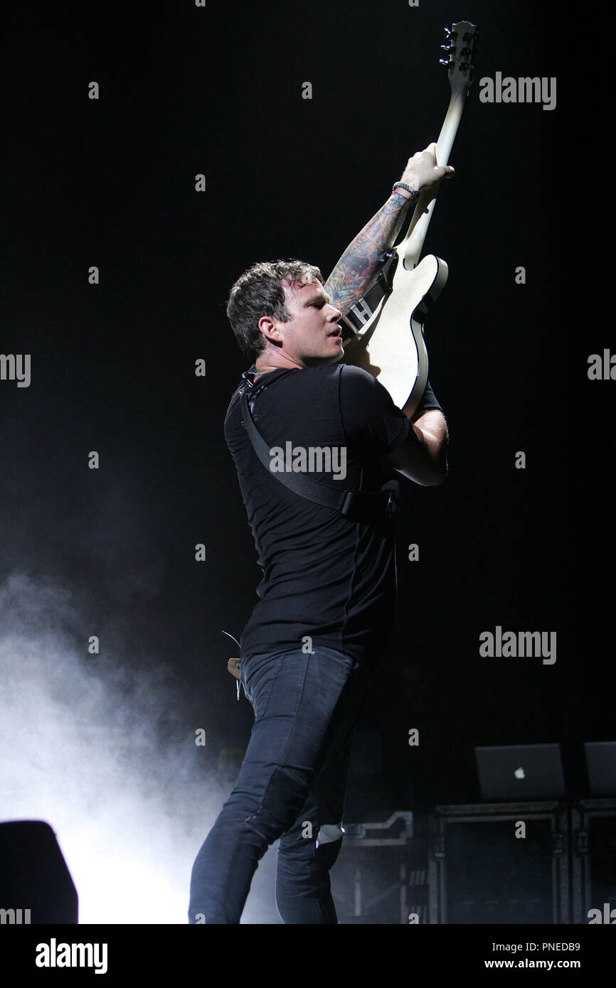 Tom Delonge with Blink 182 performs in concert at the Cruzan ...