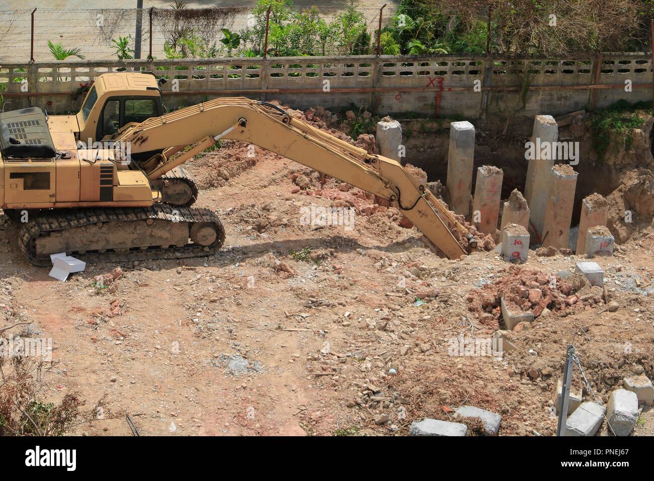 Excavators work dig hole hi-res stock photography and images - Alamy