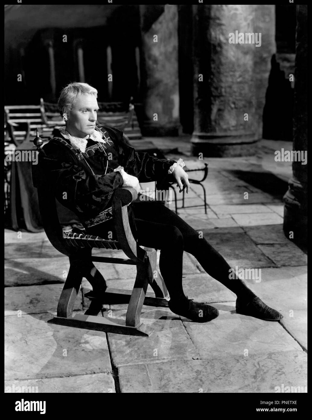 Laurence Olivier Hamlet Stock Photos & Laurence Olivier Hamlet Stock ...