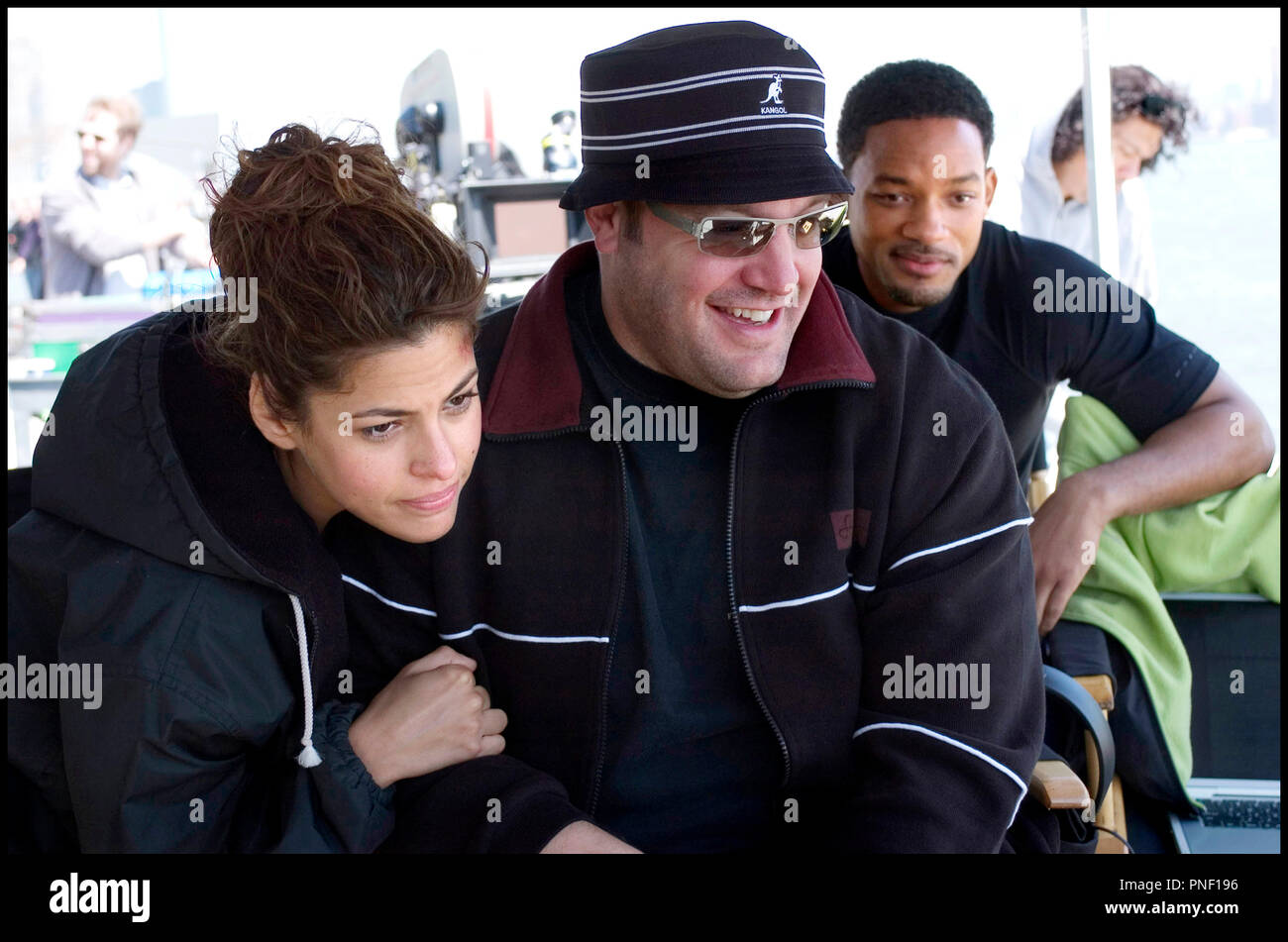 Will Smith Kevin James Hitch Stock Photos & Will Smith Kevin James ...