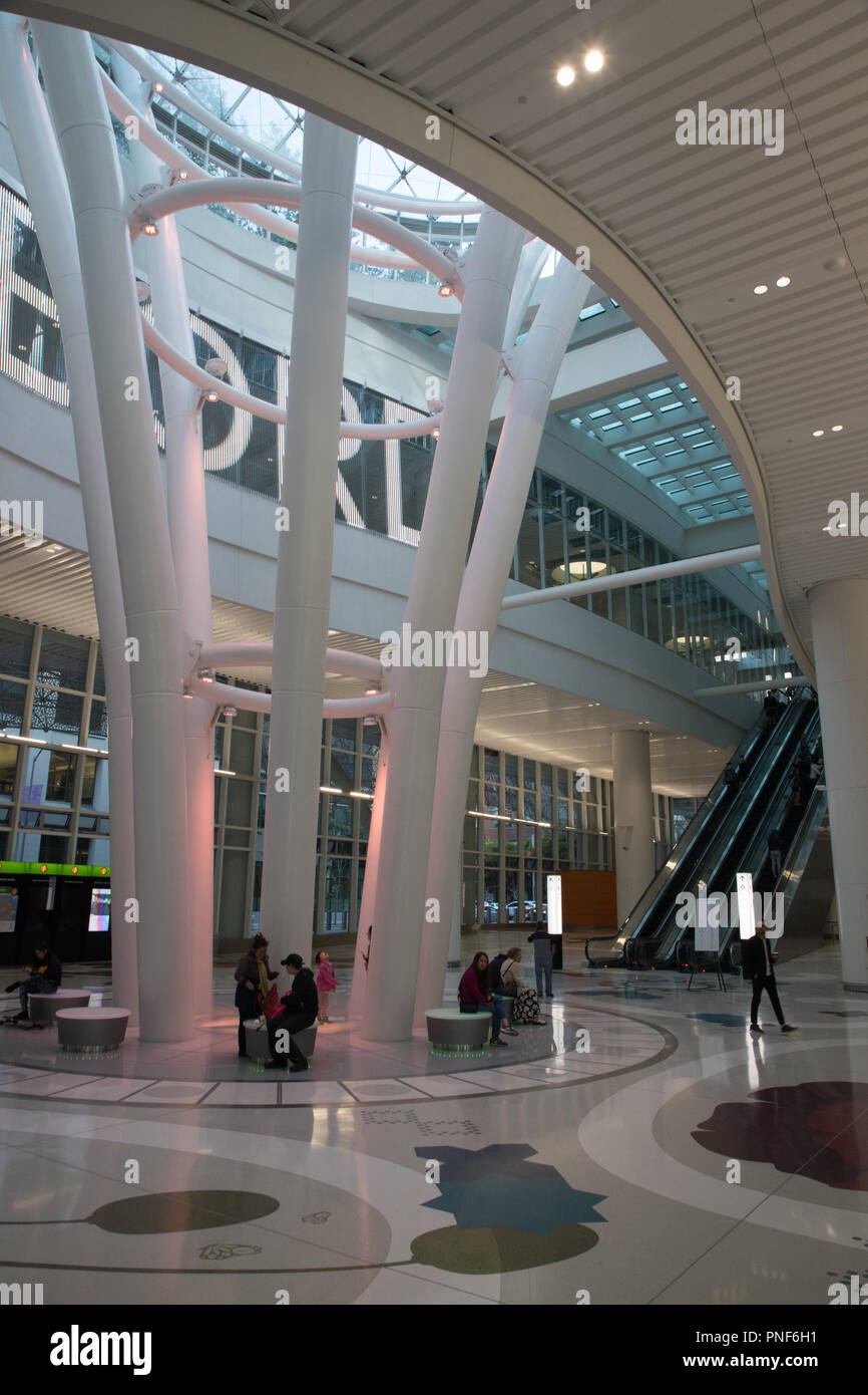 The new Salesforce Transit Center in downtown San Francisco, California ...