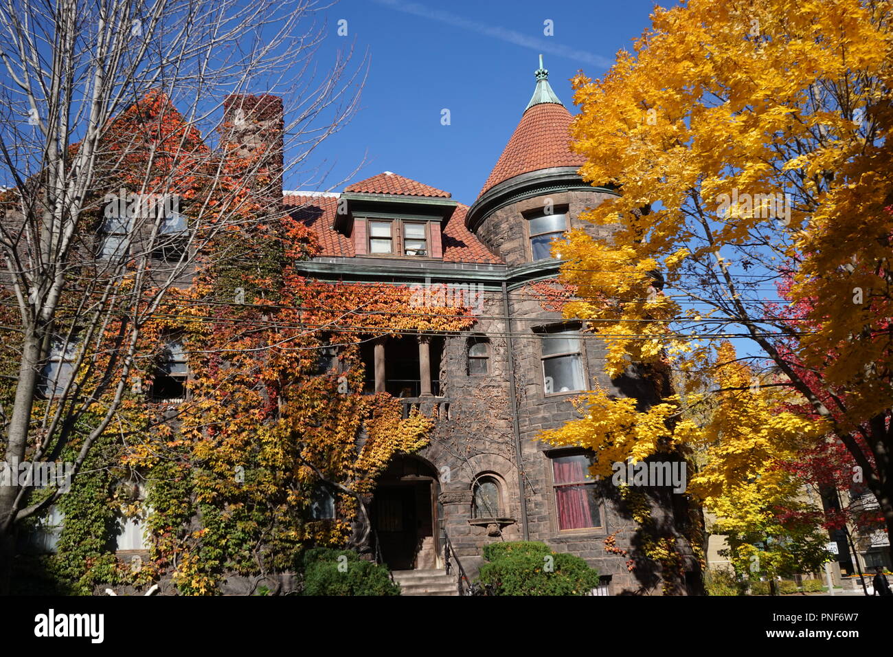 Front university college university toronto hi-res stock photography ...