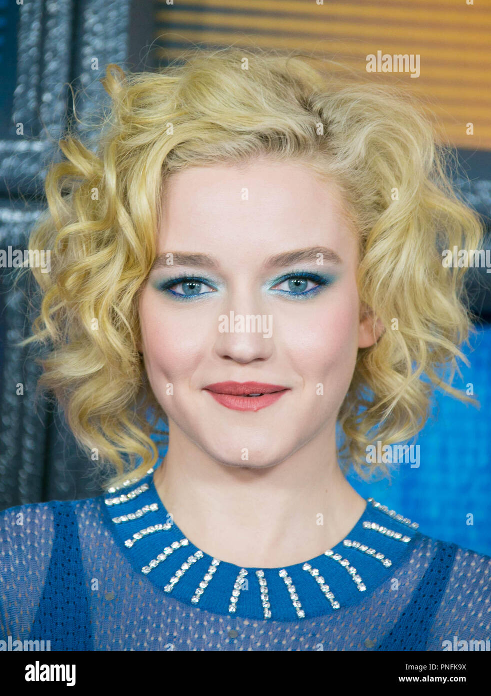 Julia garner red carpet event hi-res stock photography and images - Alamy