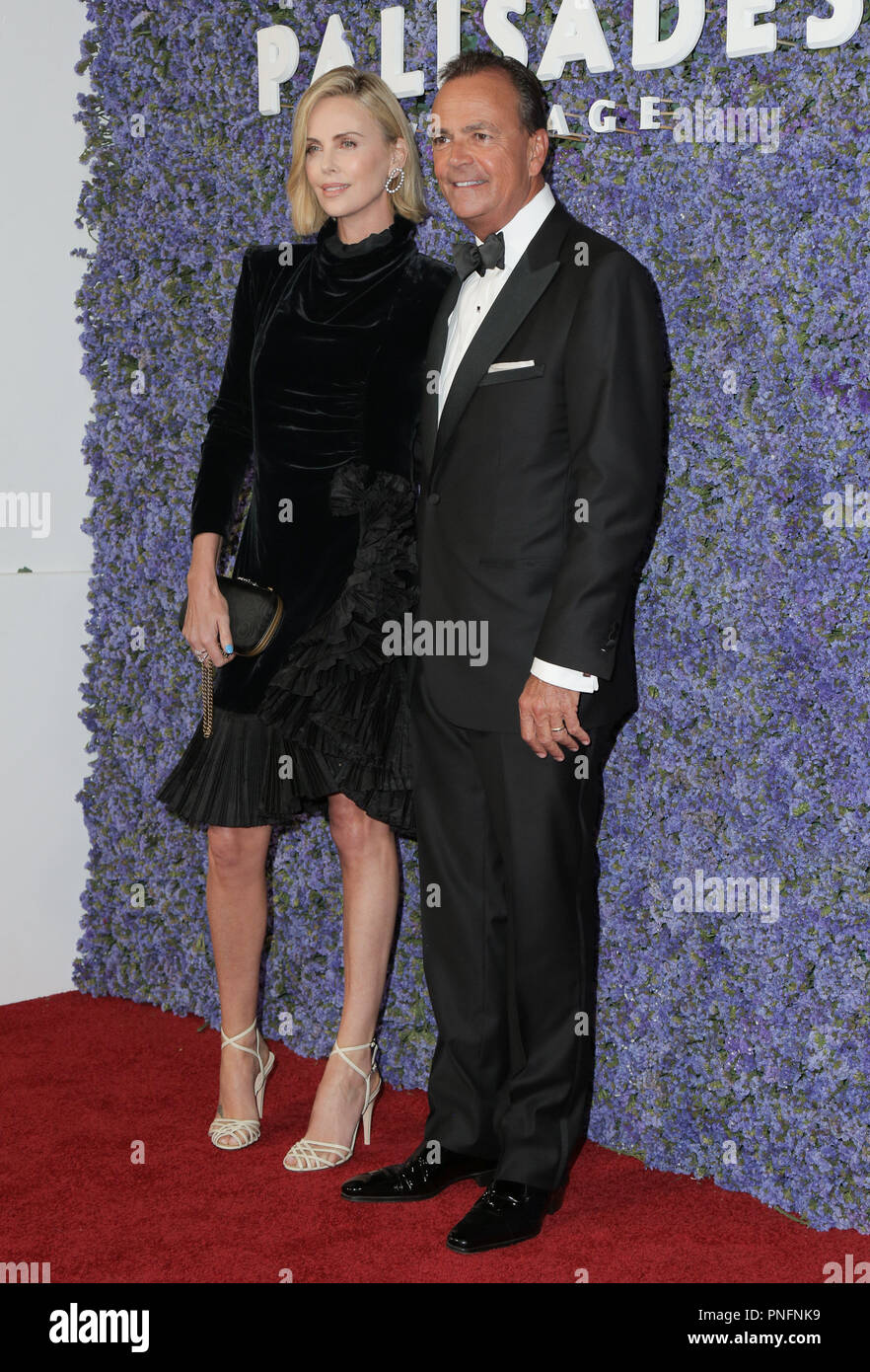 Palisades, USA. 20th Sep, 2018. - 20 September 2018 - Pacific Palisades, California - Charlize ...