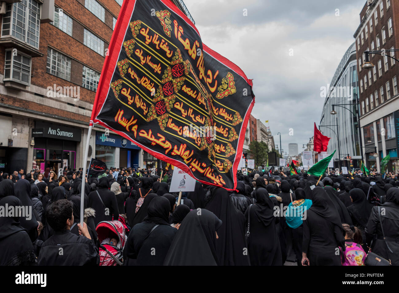 Muslims in oxford street hi-res stock photography and images - Alamy