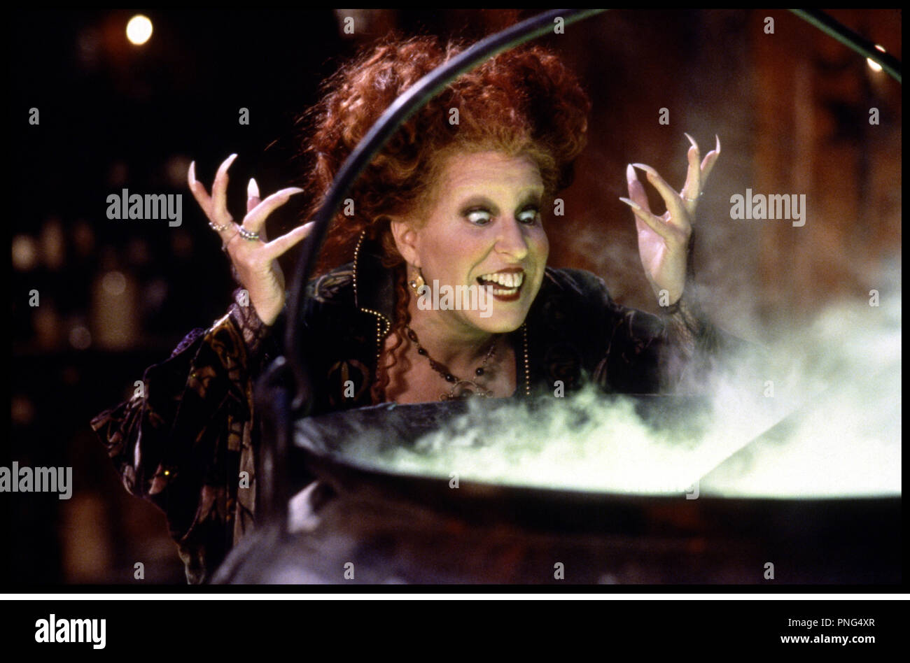 Bette Midler Hocus Pocus Stock Photos & Bette Midler Hocus Pocus Stock ...