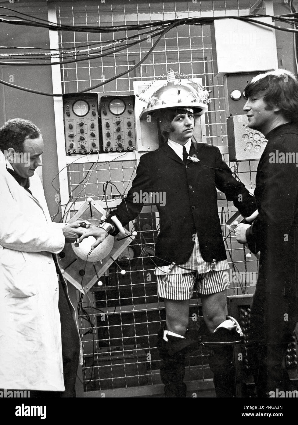 Richard lester john lennon hi-res stock photography and images - Alamy