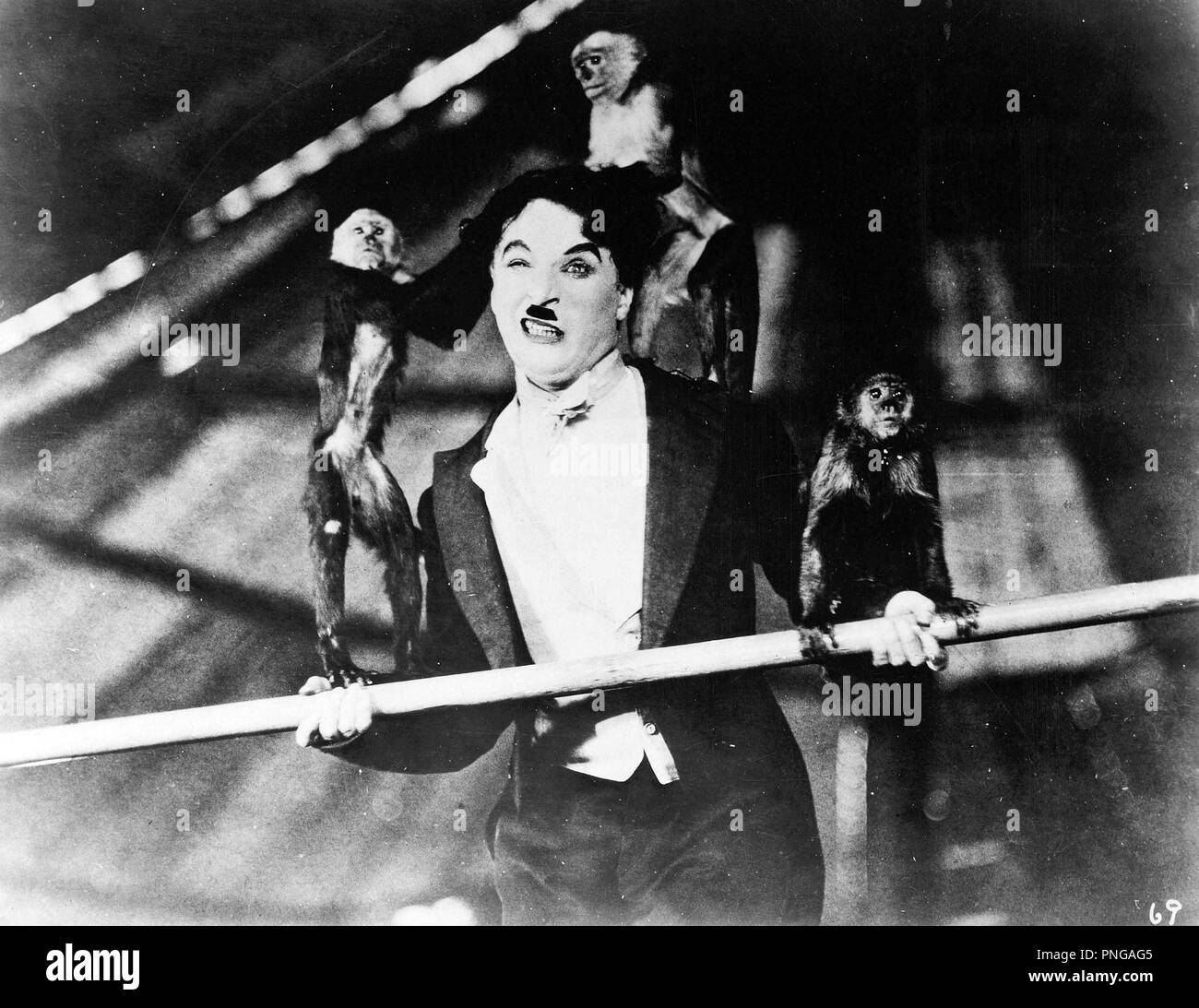 Charlie chaplin the circus hi-res stock photography and images - Alamy