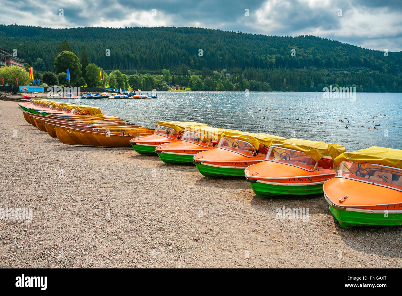 Lake tourism hi-res stock photography and images - Alamy