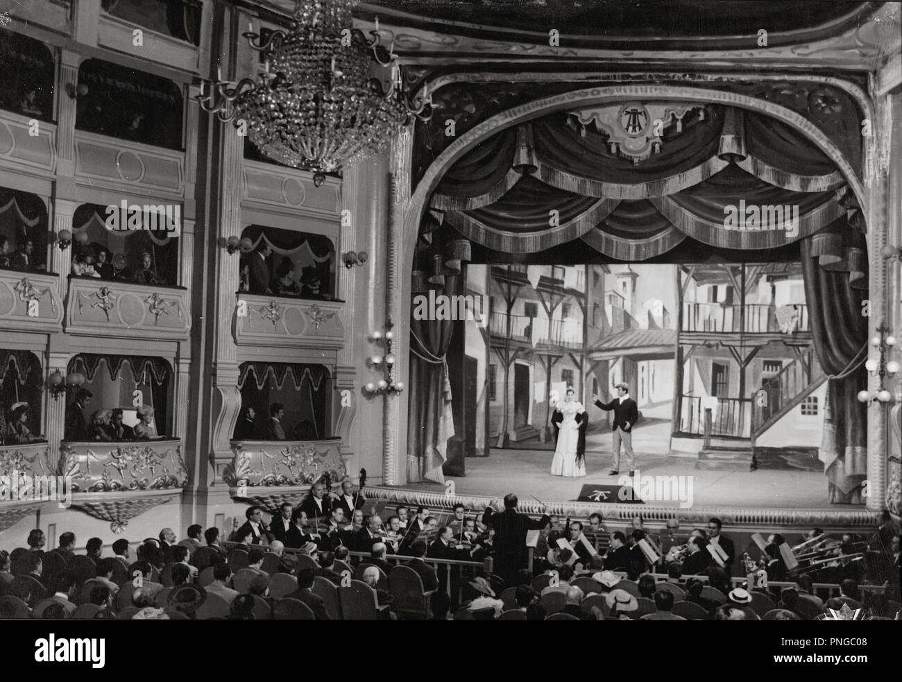 1950s theatre audience hi-res stock photography and images - Alamy