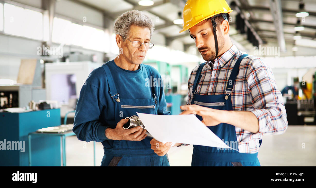 Factory supervisor talking hi-res stock photography and images - Alamy