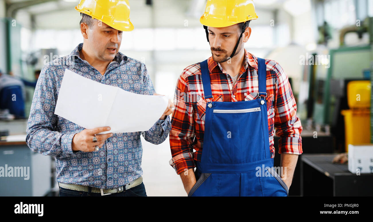 Factory supervisor talking hi-res stock photography and images - Alamy