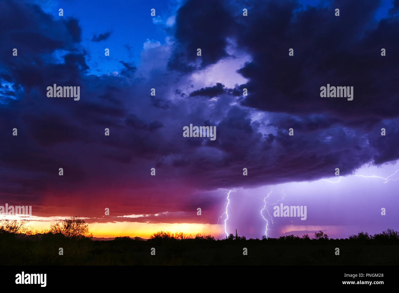 Sunset sky clouds lightning bolts hi-res stock photography and images ...