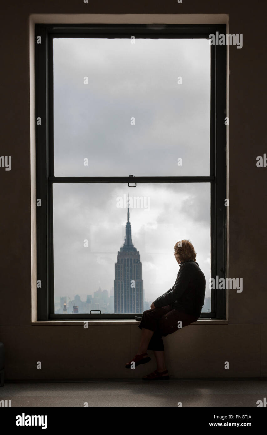 Ledge skyscraper new york hi-res stock photography and images - Alamy