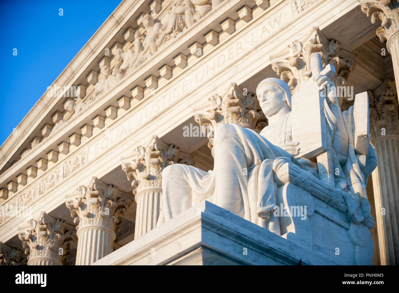 Columned portico hi-res stock photography and images - Alamy