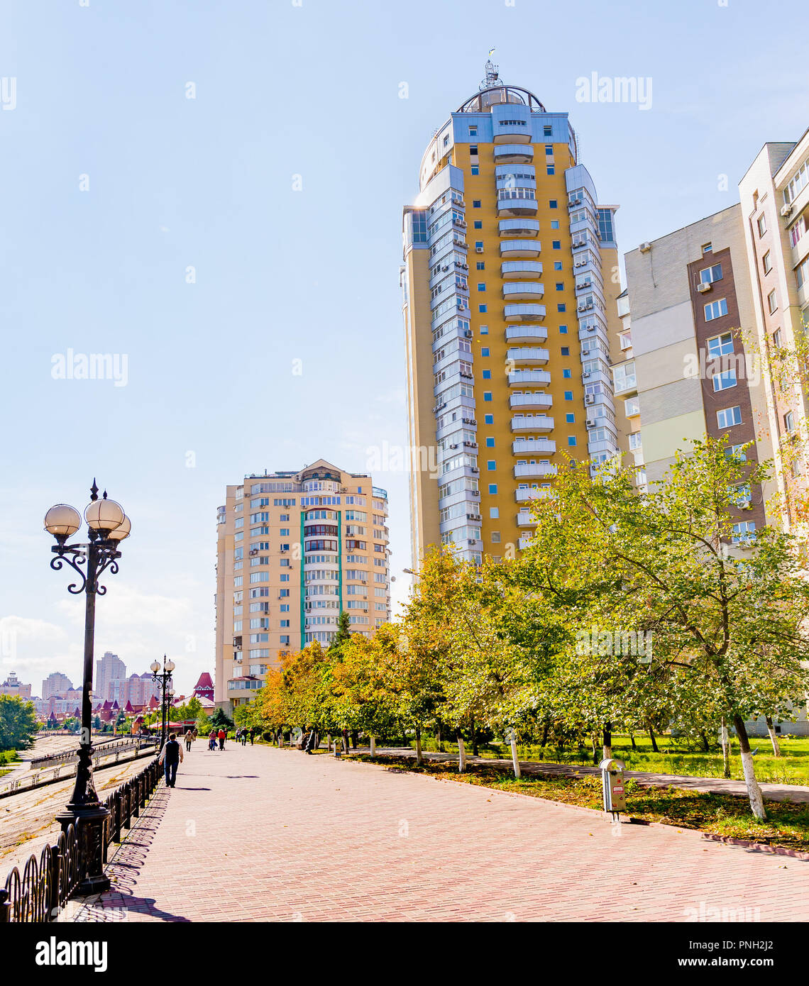 Skyscraper building kiev ukraine hi-res stock photography and images ...