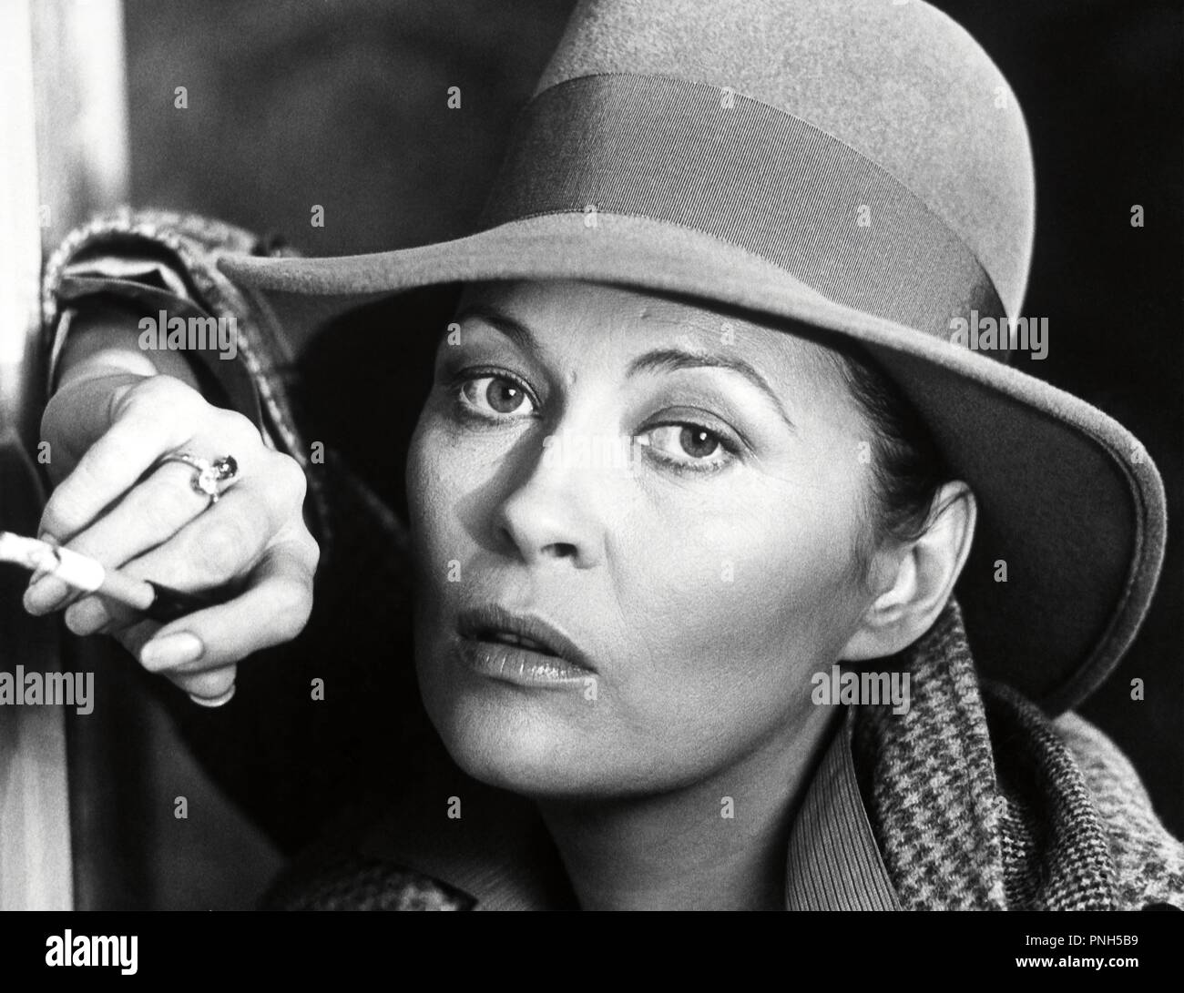 Original film title: EYES OF LAURA MARS. English title: EYES OF LAURA ...