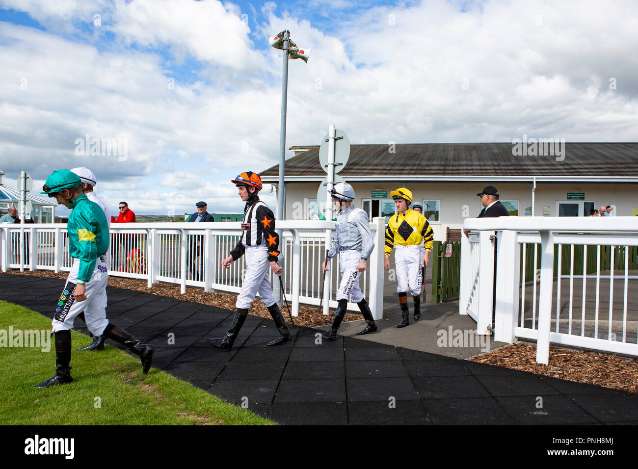 Jockeys parade ring hi-res stock photography and images - Alamy