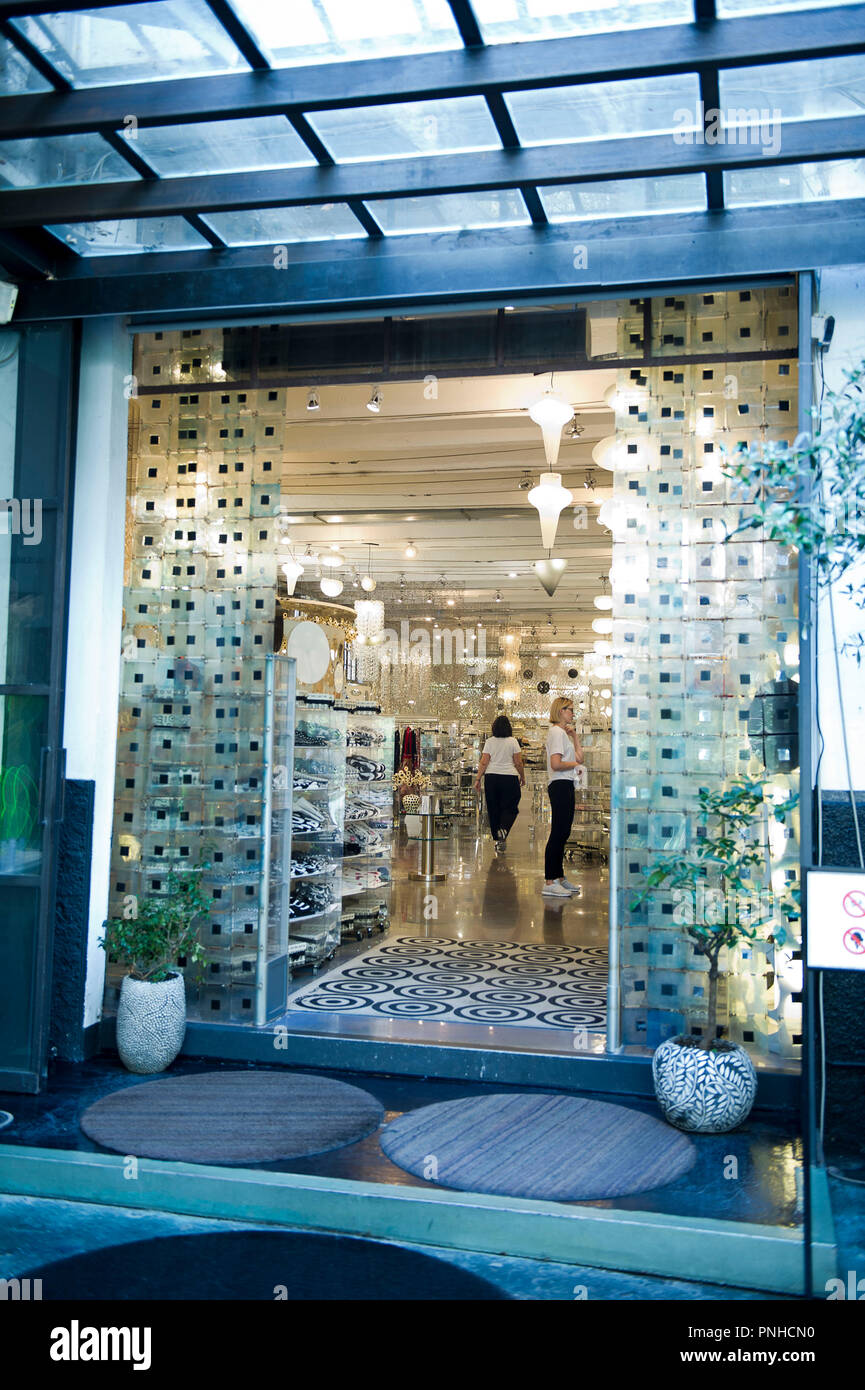 Como shop hi-res stock photography and images - Alamy