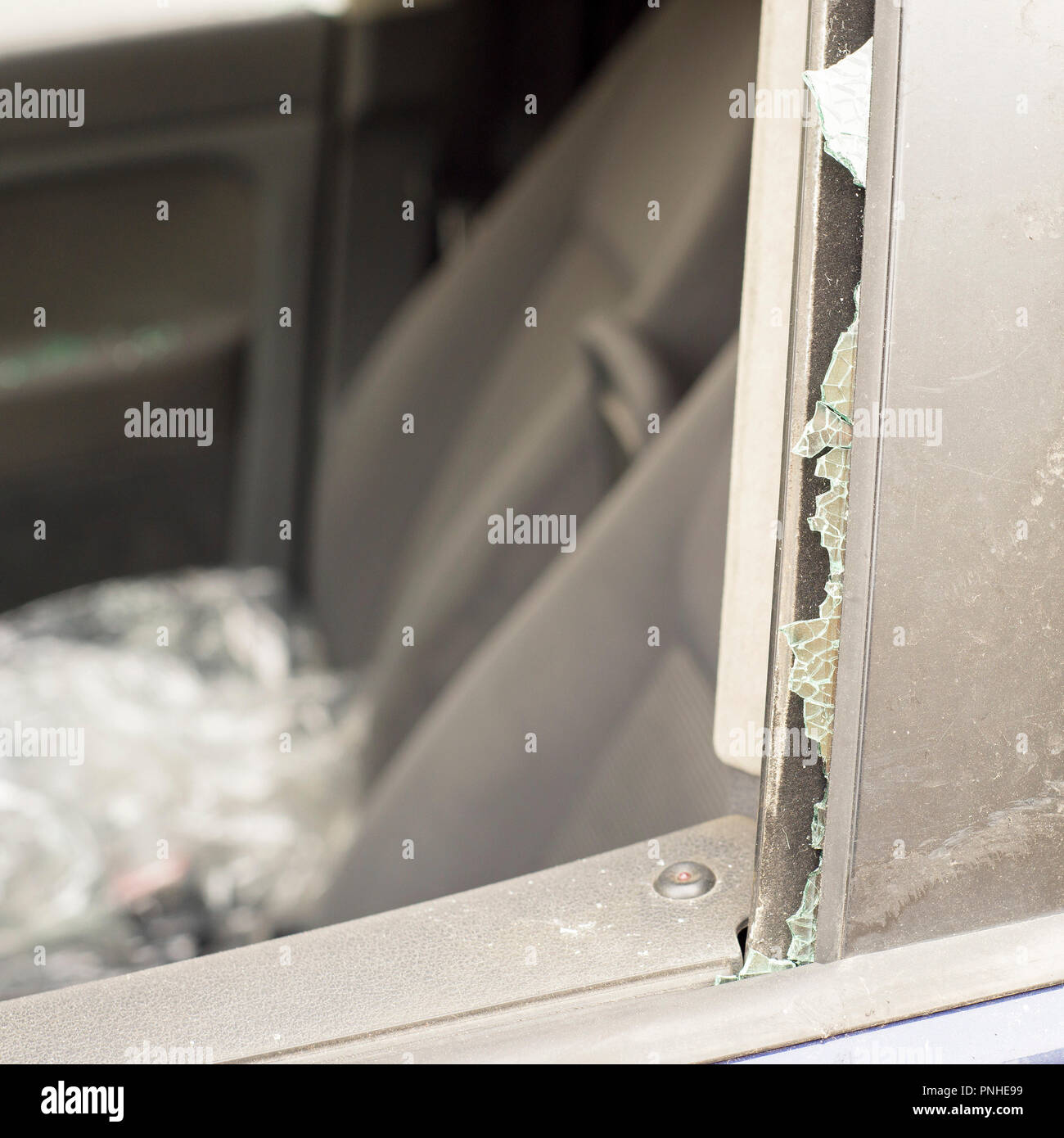 Thief smashed front door window of a car Stock Photo - Alamy