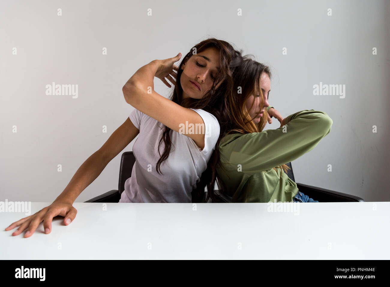 Artistic poses hi-res stock photography and images - Alamy