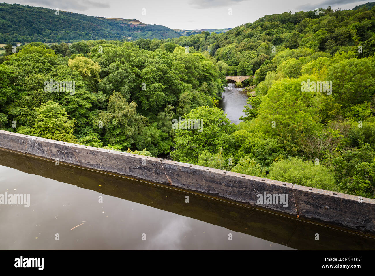 River dee england wales hi-res stock photography and images - Alamy