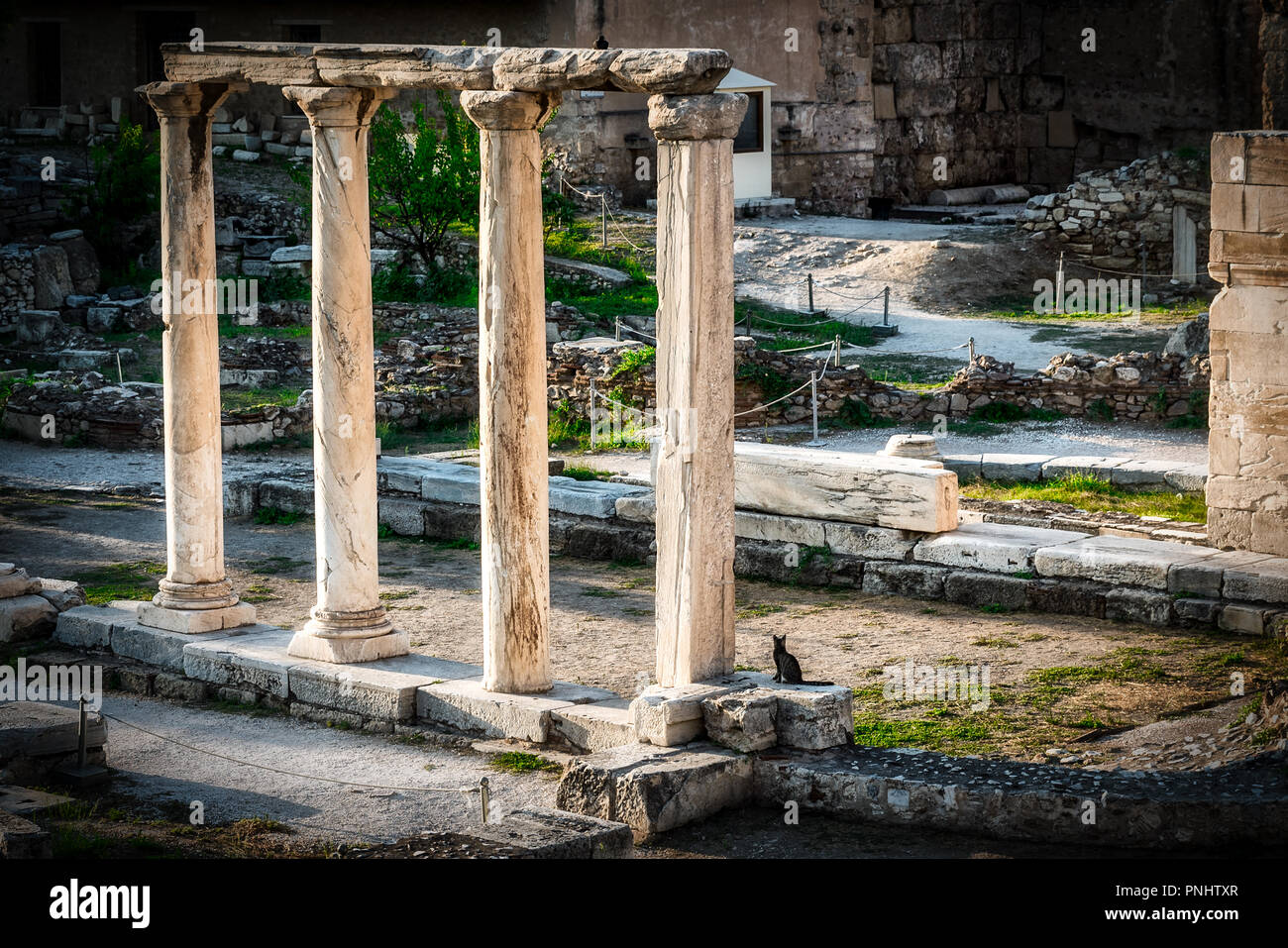 Four stone columns hi-res stock photography and images - Alamy