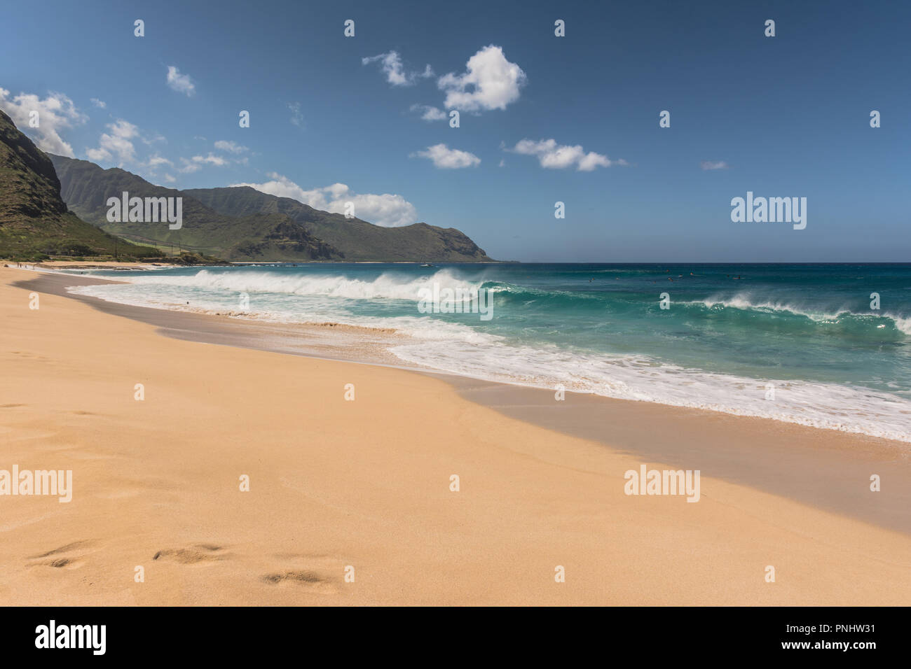 Makua sand beach in West Oahu, Hawaii Stock Photo - Alamy