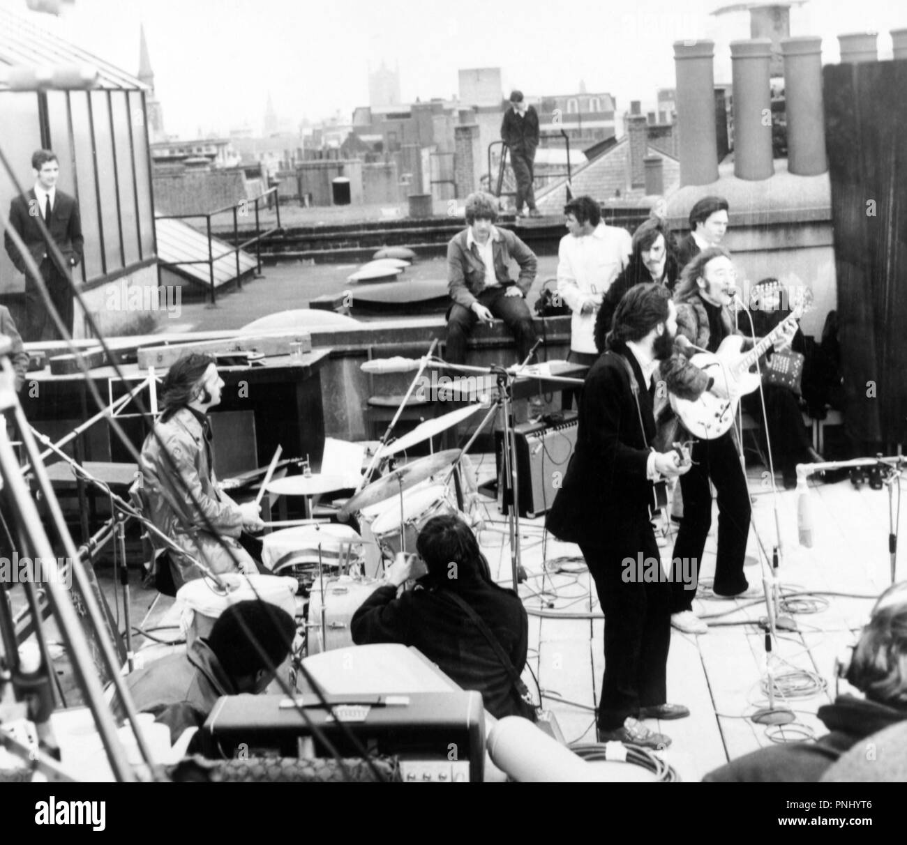 Paul mccartney john lennon performing hi-res stock photography and ...