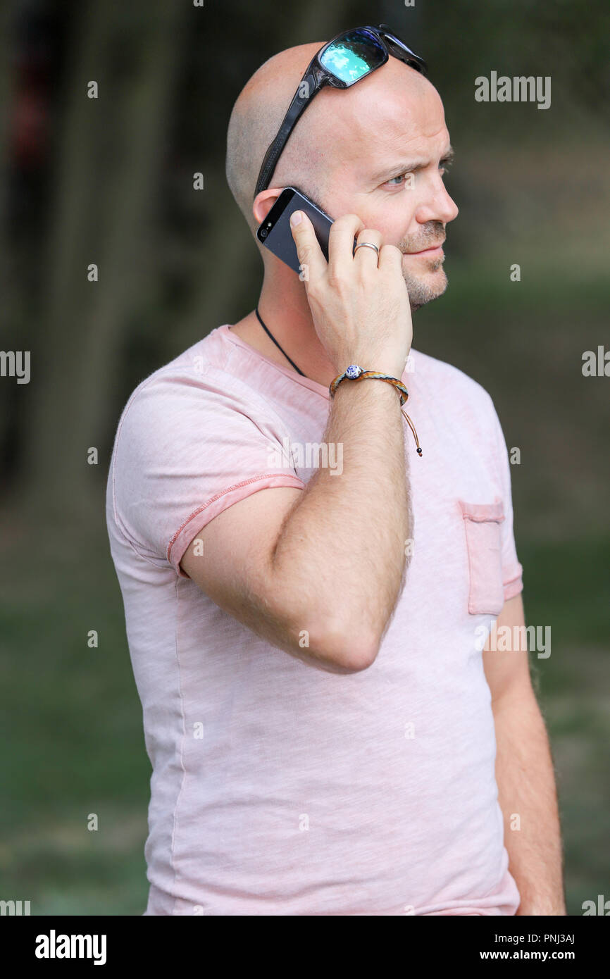 41-year-old athletic man works in Brandenburg near a lake with ...