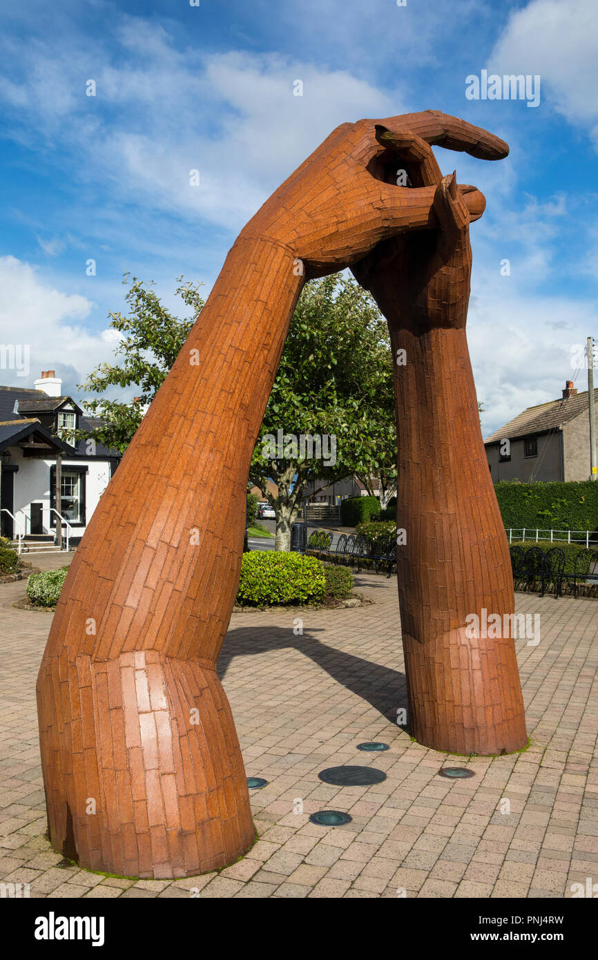 Gretna Green, Scotland - August 24th 2018: A sculpture of clasping ...