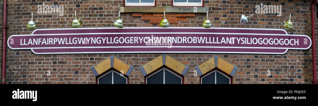 Llanfairpwllgwyngyllgogerychwyrndrobwllllantysiliogogogoch Stock Photos ...