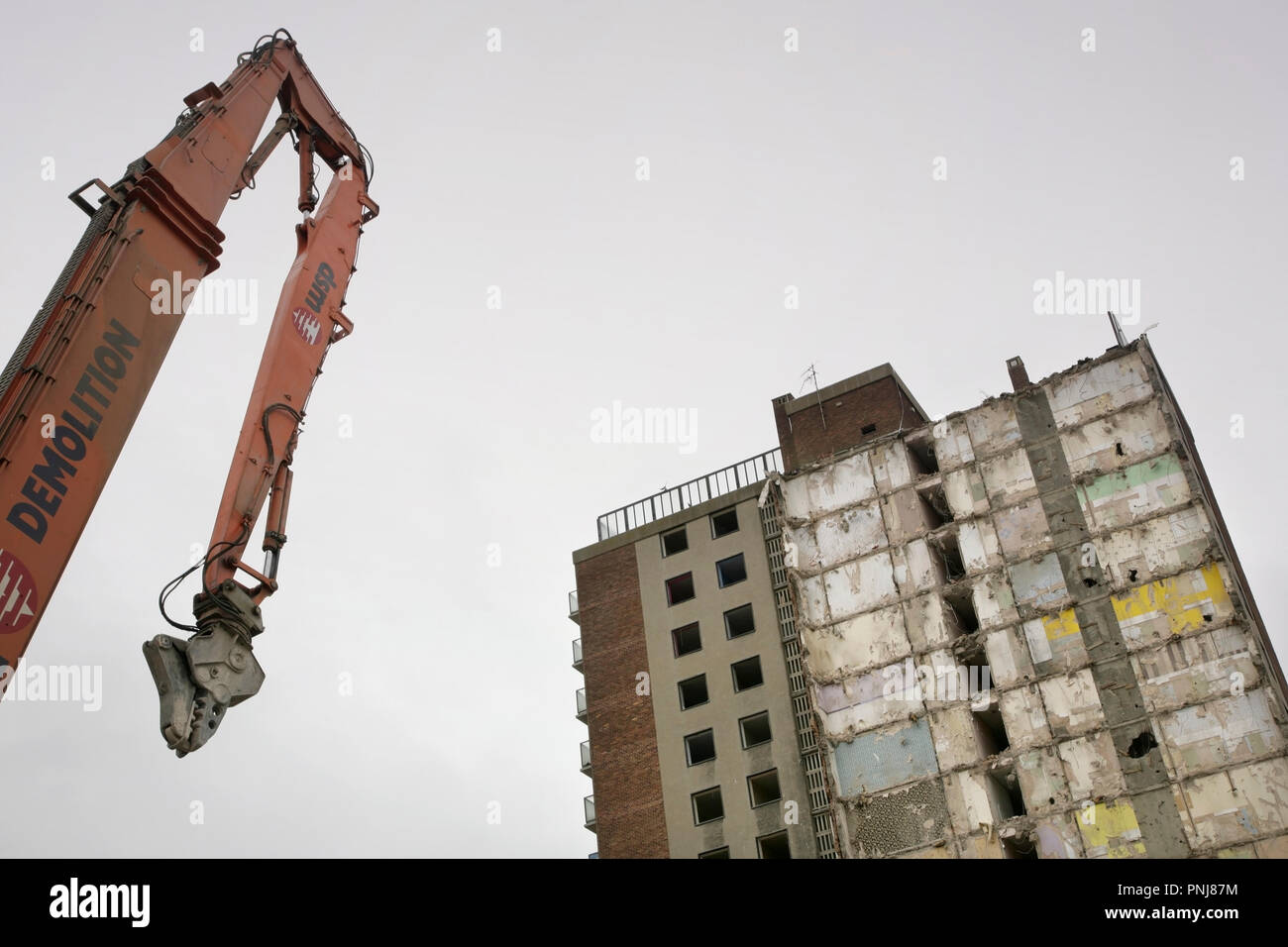 Demolition high rise apartment blocks hi-res stock photography and ...