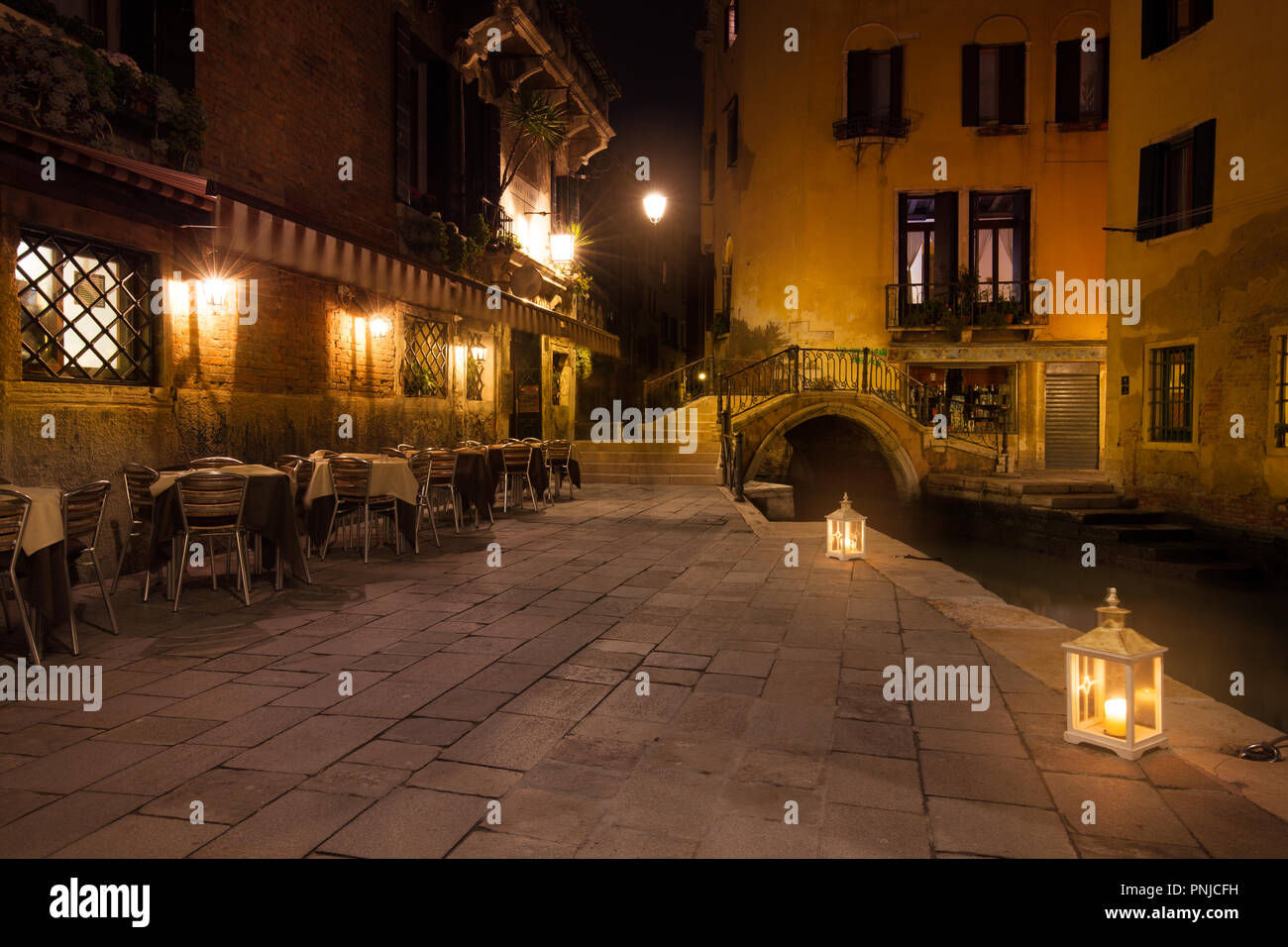 Nightlife in old european city. Venice, Italy Stock Photo - Alamy