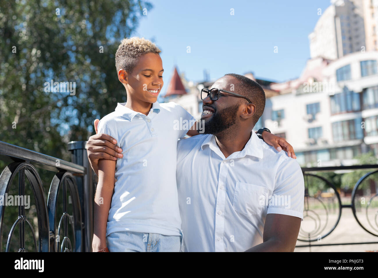 Father hugging teen son hi-res stock photography and images - Alamy