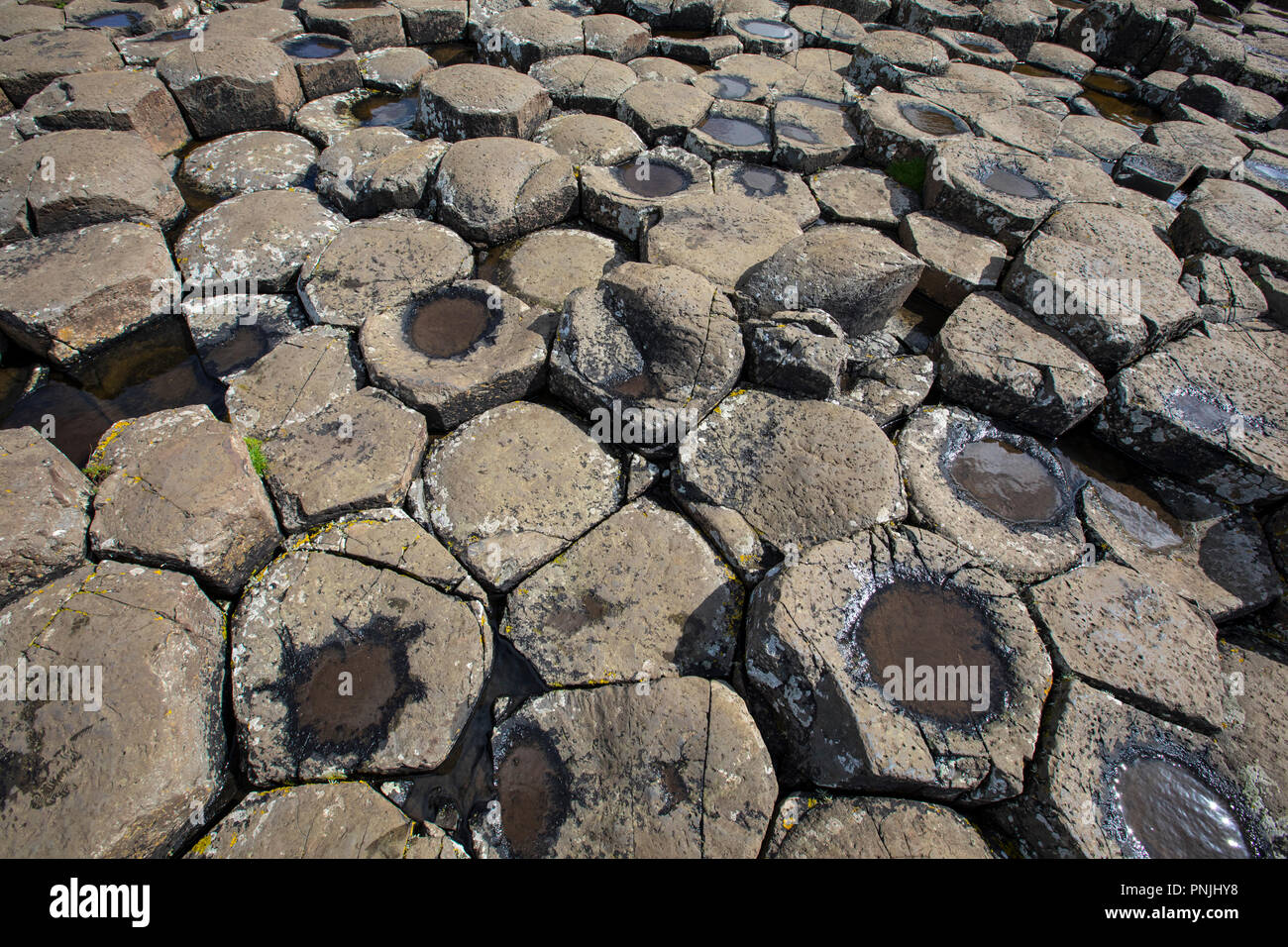 A view of the natural hexagonal stone columns at the Giant’s Causeway ...