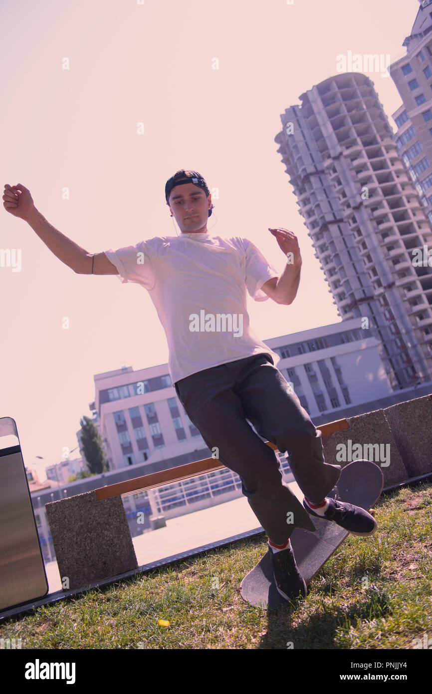 Balance skateboarding hi-res stock photography and images - Alamy
