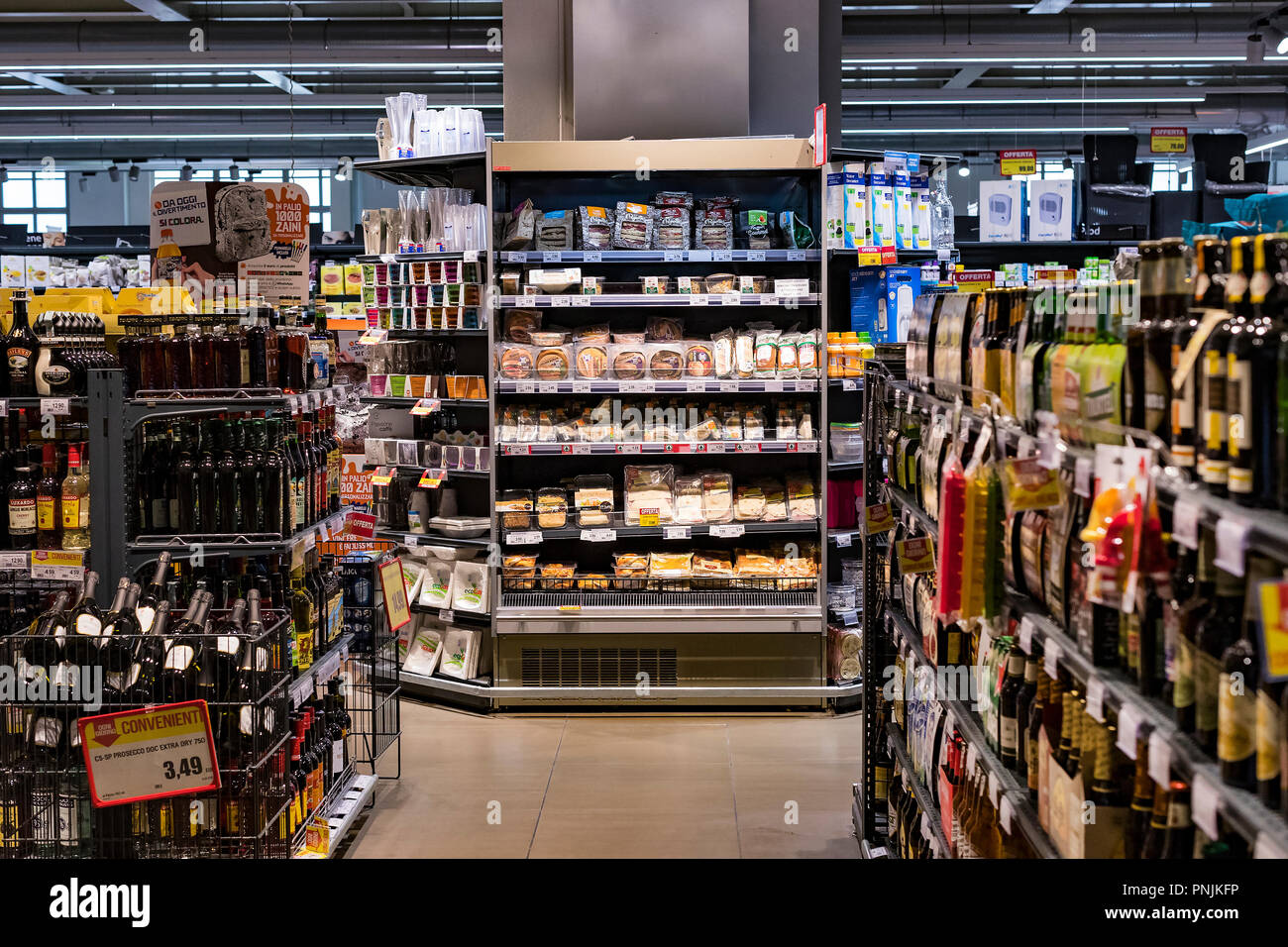 Alcohol spar supermarket hi-res stock photography and images - Alamy