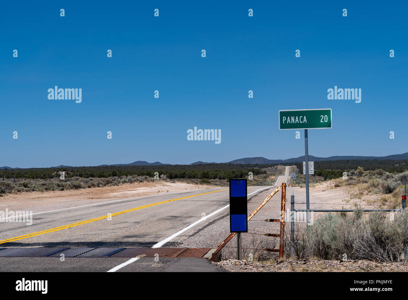 Cattle guard sign hi-res stock photography and images - Alamy