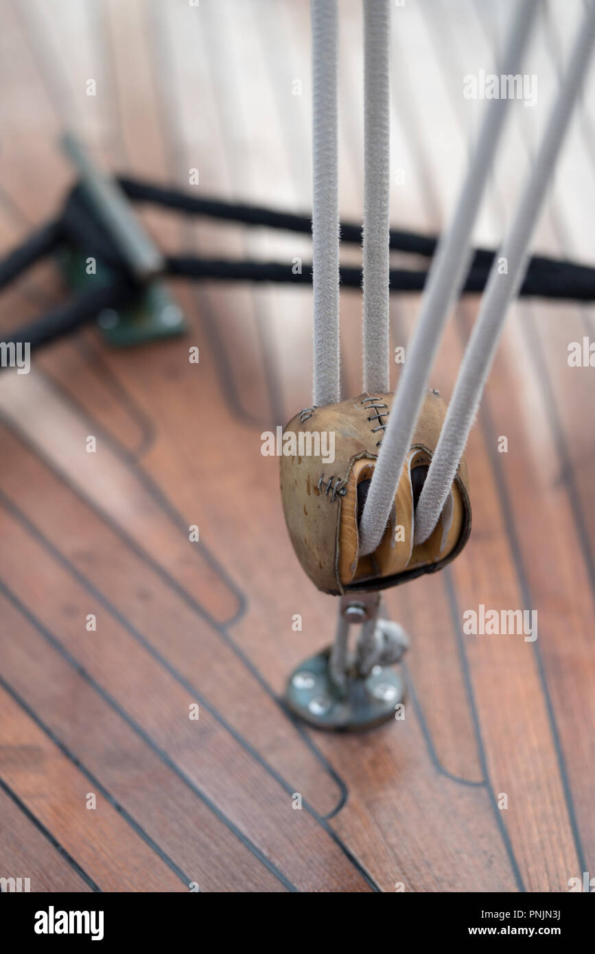 Boat pulley hi-res stock photography and images - Alamy