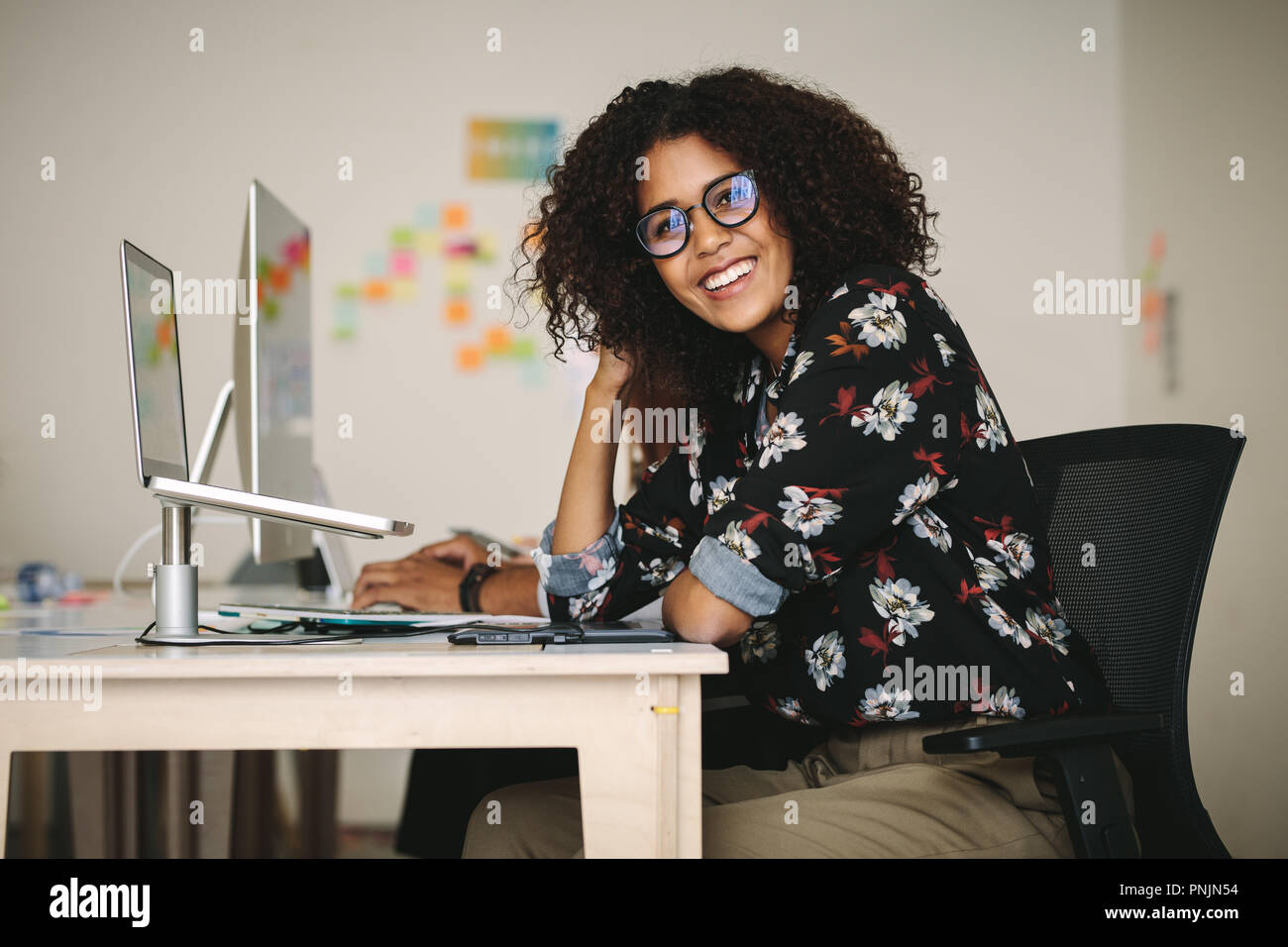 Stand woman hi-res stock photography and images - Alamy