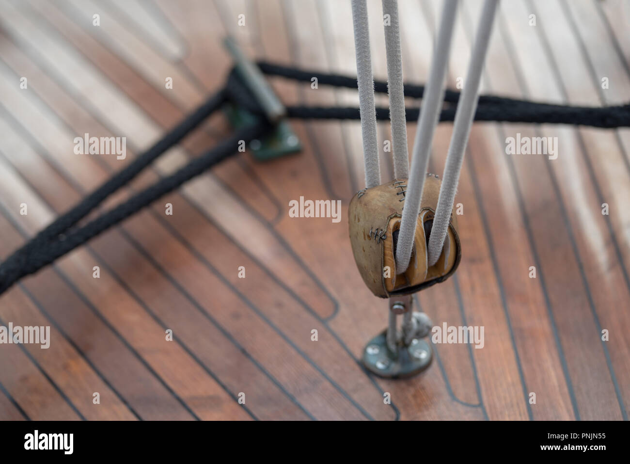 Sailing boat pulley with nautical rope Stock Photo - Alamy