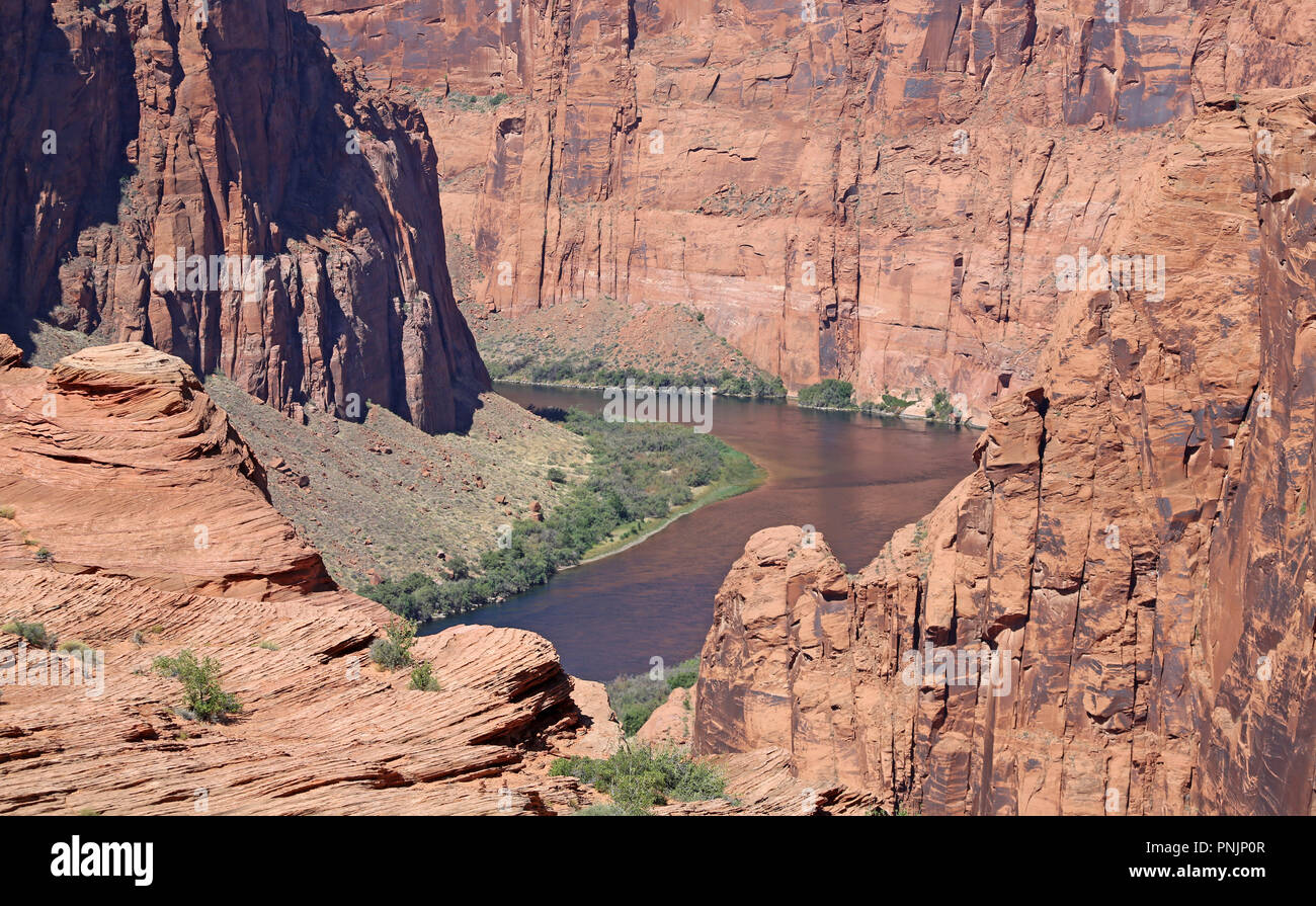 steep red sandstone walls with river in canyon Stock Photo - Alamy