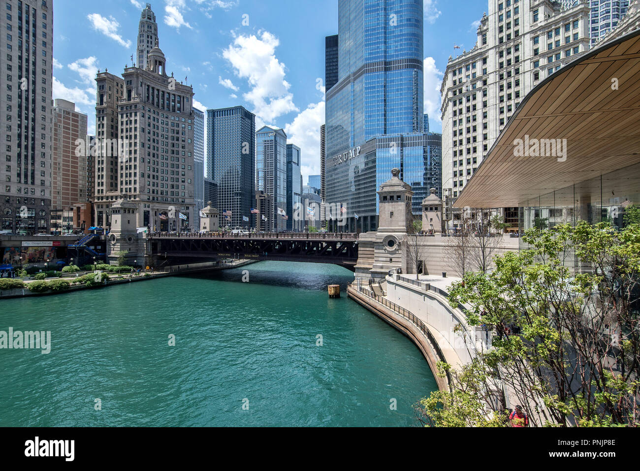 View of the Chicago River with the DuSable Bridge and Trump ...