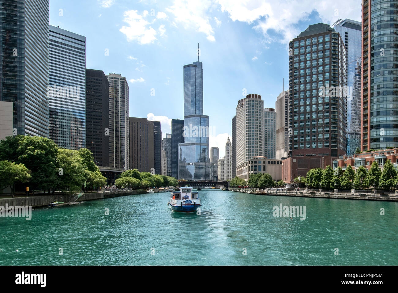 Chicago trump tower view hi-res stock photography and images - Alamy